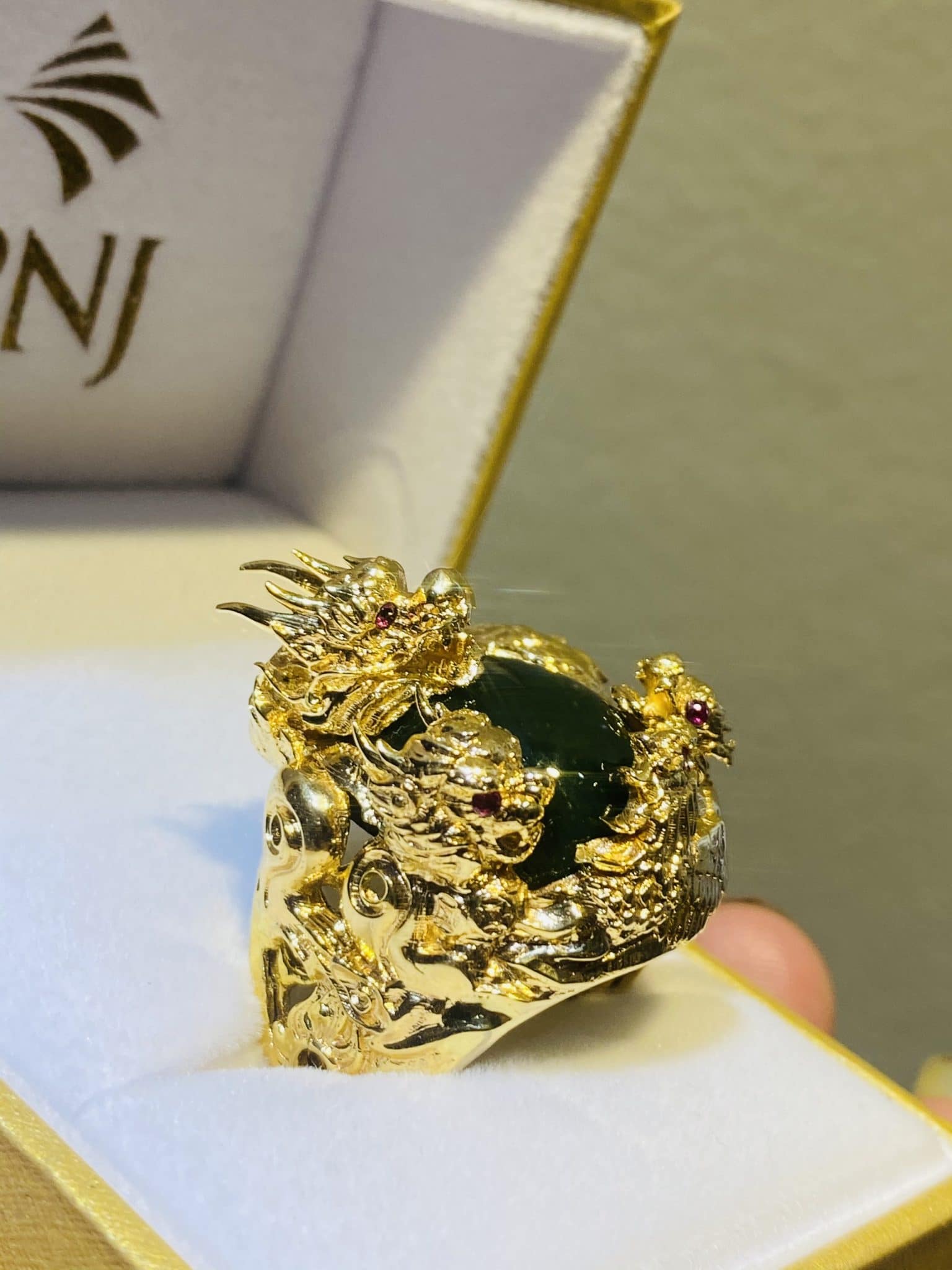 Nhẫn Tứ Linh Long Lân Quy Phụng vàng 18k ôm đá ngọc bích giá tốt nhất